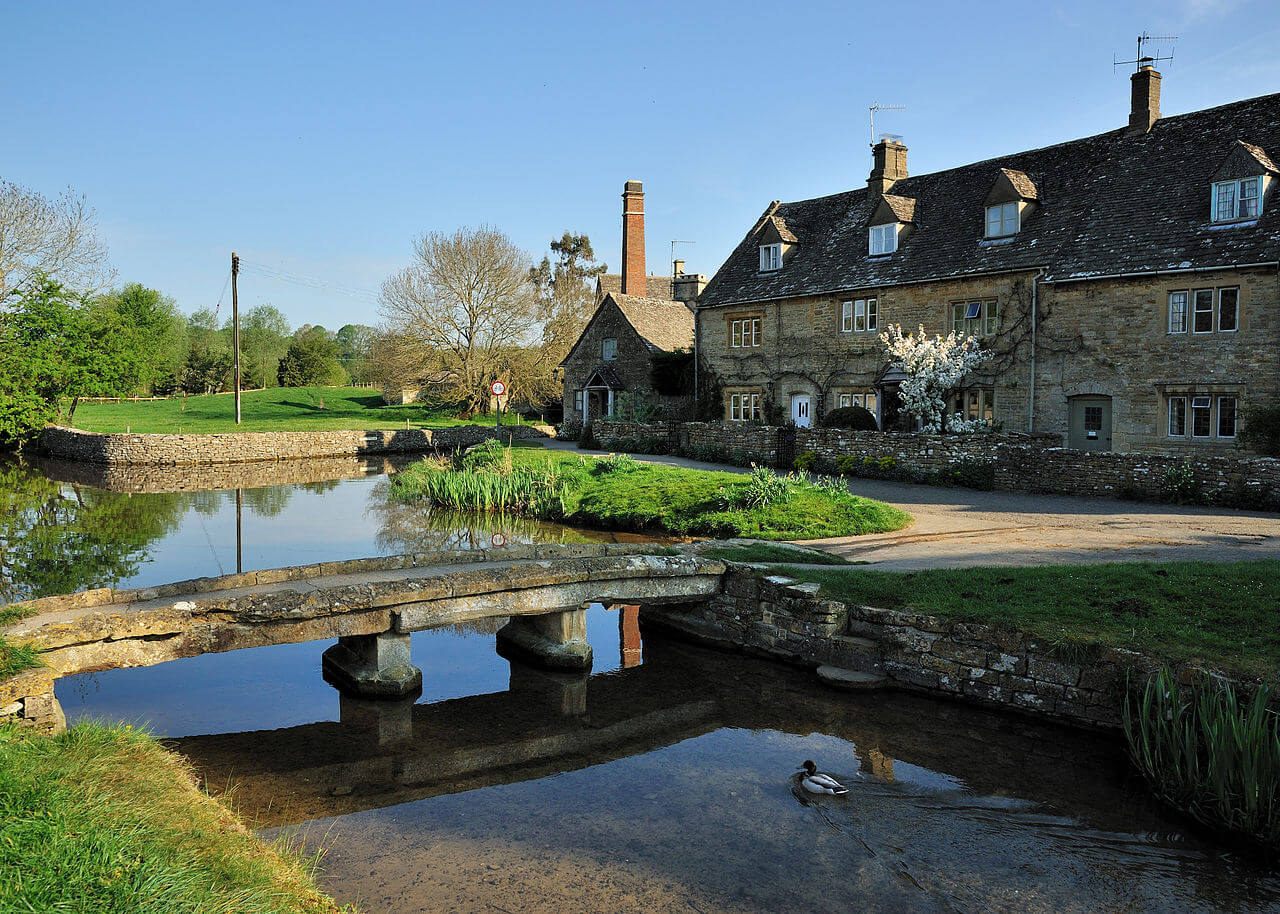 Emma Film Locations (2020 Movie) - The Curtsy