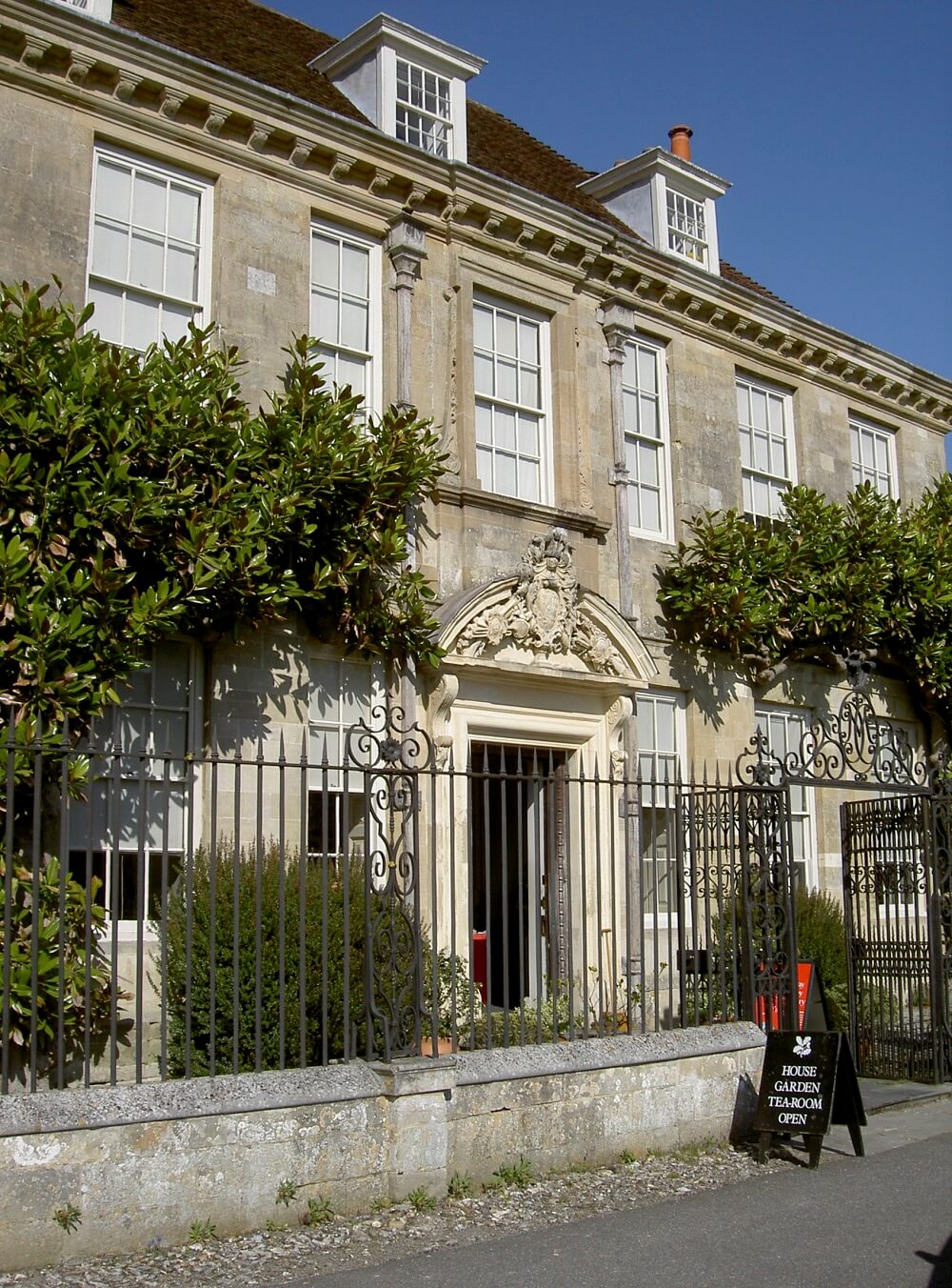 Sense and Sensibility Film Locations (1995 movie) - The Curtsy