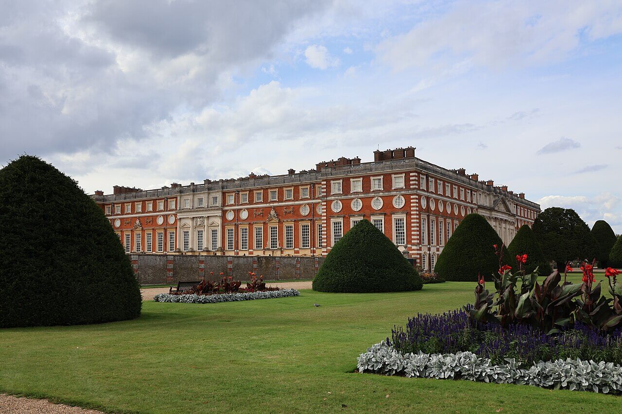 Bridgerton Season Three Filming Locations - The Curtsy